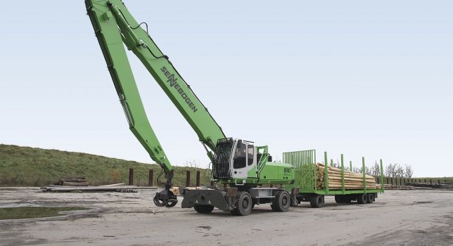 SENNEBOGEN Green Line v logistice dřeva aneb 830 M při přepravě sloupů ...