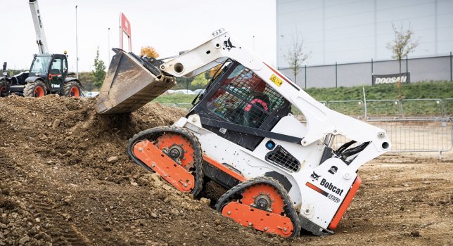 Bobcat ukázal současnou techniku a vývojové prototypy. Dostane též ...