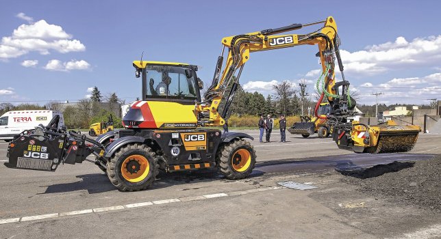 Koncept 3 v 1 pro opravu silnic. JCB POTHOLE PRO je jako multifunkční ...