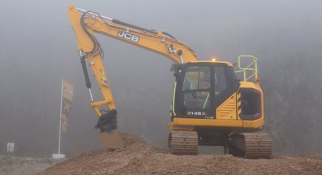 Společnost JCB představila nové stroje i pokročilé technologie ...